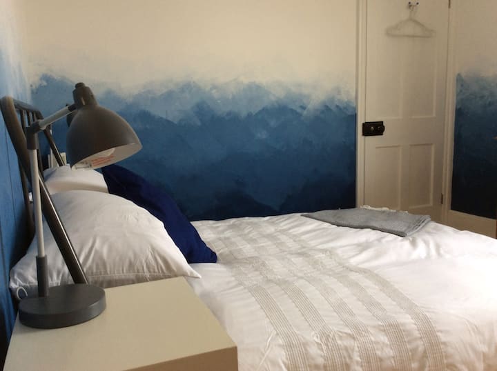 Contemporary Room With Creative Design Features - 布里斯托爾