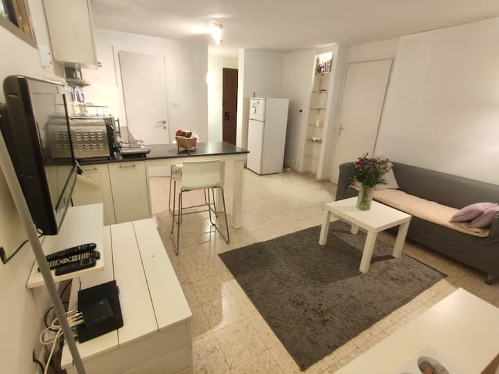 A Comfy Renovated Romantic Beauty - Israel