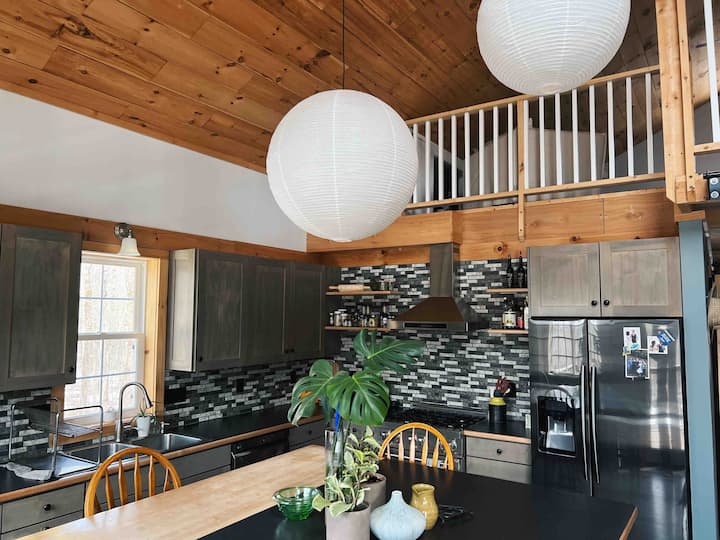 Light-filled Lincolnville Home - Cellardoor Winery, Lincolnville