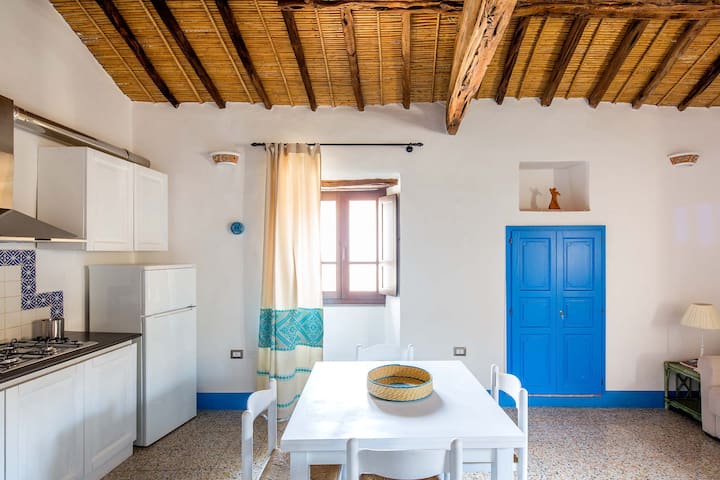 Attractive Antique Residence Located In The Inner - Orosei