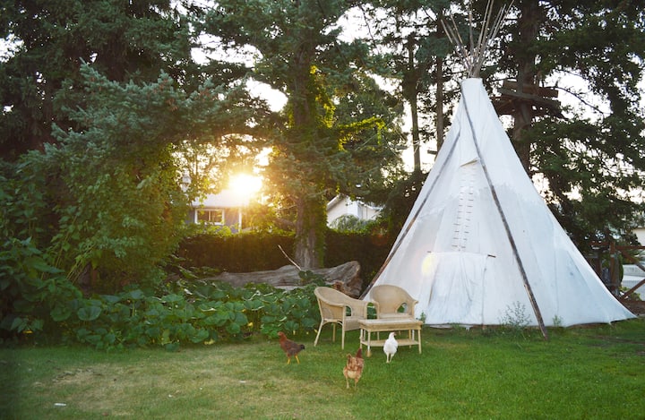 Private Stay Eco Teepee @Made With Love Urban Farm - Kamloops