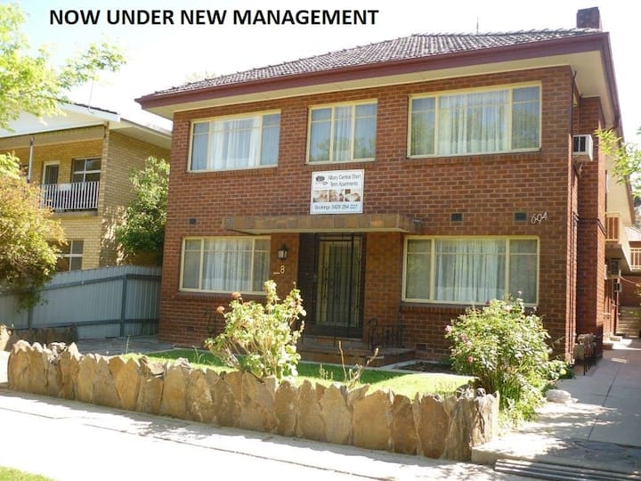 8b 2 X Bed Room Unit In The Main Street Of Albury - Albury