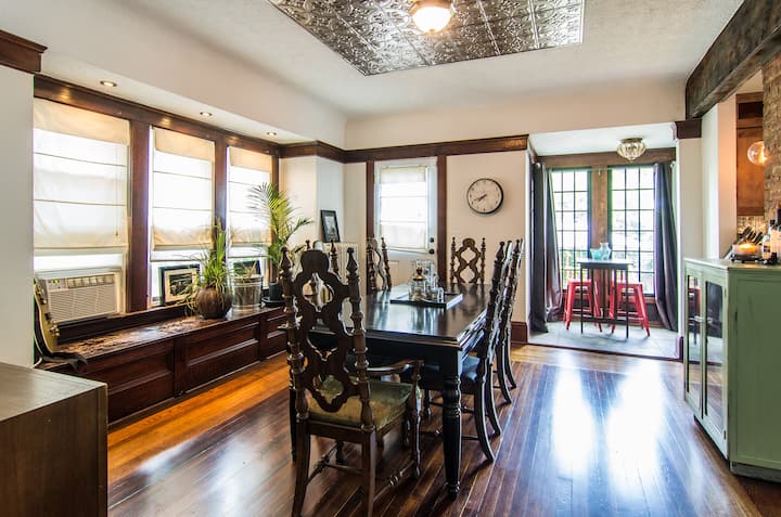 Beautiful Historic Home - Gordon Sq. Arts District - Cleveland, OH