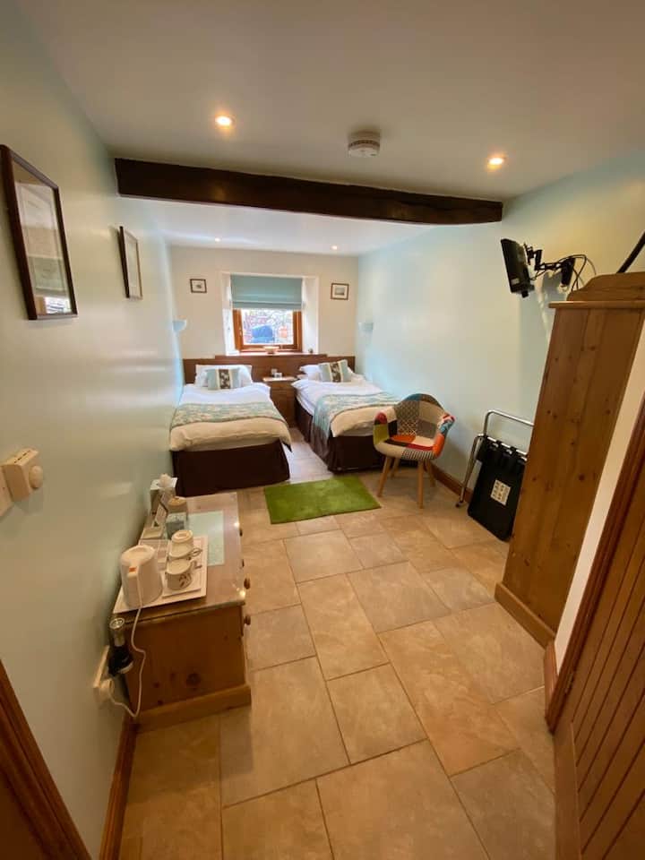 Broad Croft House - Deluxe Twin Bedded Room - Horton in Ribblesdale