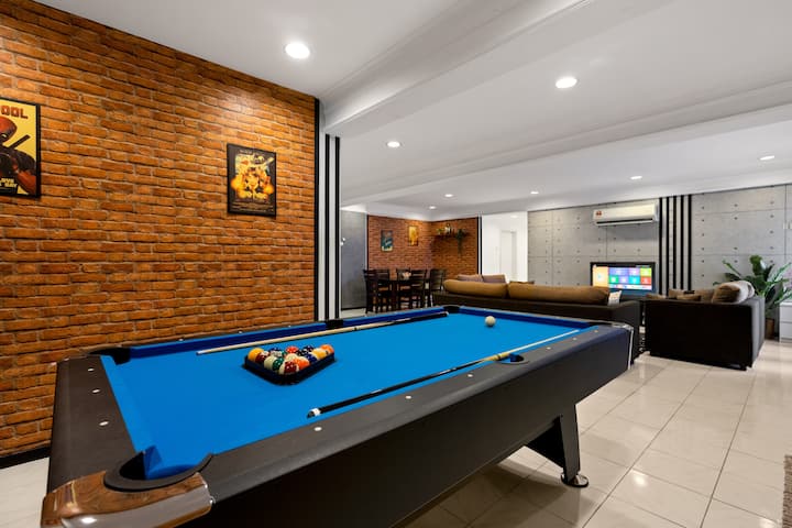 Fahrenheit Huge Game Suite W/pool Table (8-10pax) - Kepong