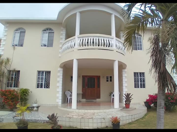 15 Mins To Airport. Entire 1st Floor. 2 Br, 2 Ba - Montego Bay