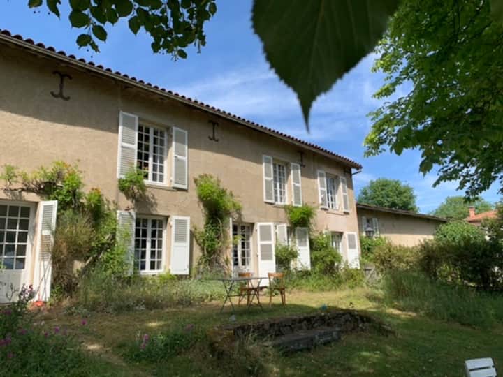Maison De Famille Vue Magique Sur Les Monts Dore - Thiers