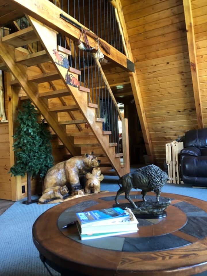 20 Minutes From The Park-sleeps 10 Adults! - Henrys Lake, ID