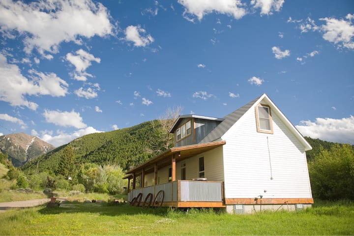 Placer Cabin - Emigrant, MT