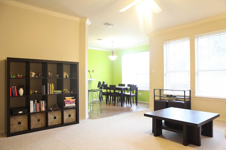 3br Convenient Gated Townhome W/ Pool Access! - Austin