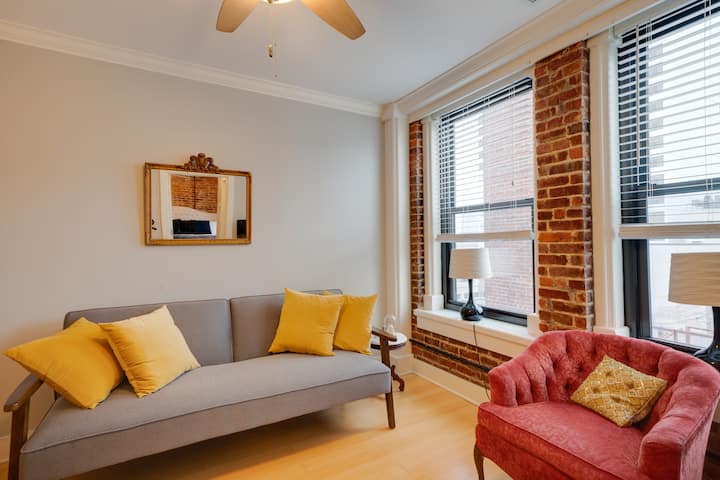 Cozy And Convenient Downtown Condo - Nashville, TN