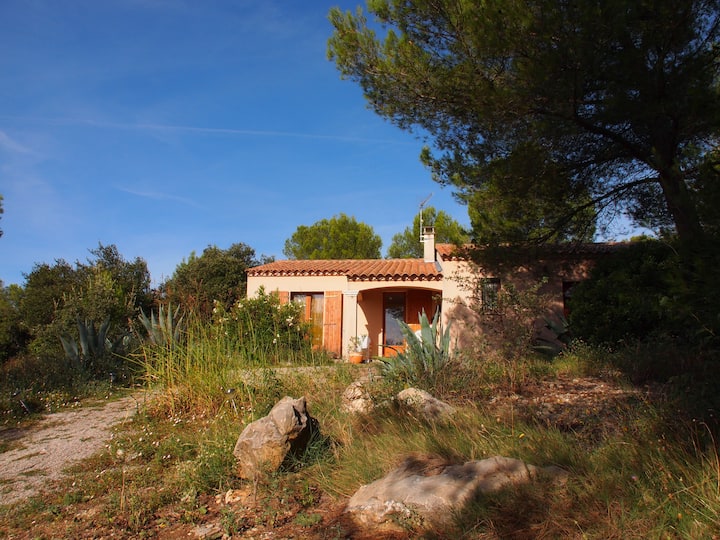 Villa En Garrigue, Piscine Et Spa - Nimes