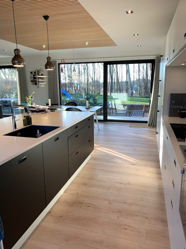 Stor Moderne Villa Til 9 Gæster - コリング