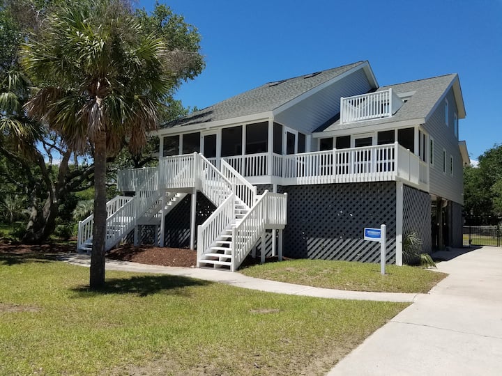 Beach House Pet Friendly Fully Fenced - Isle of Palms, SC
