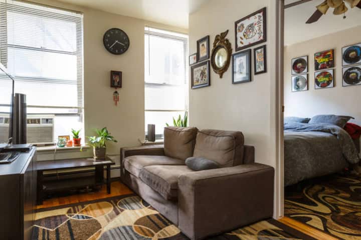 Quiet Artsy 1 Bedroom Midtown Apt! - Manhattan, NY