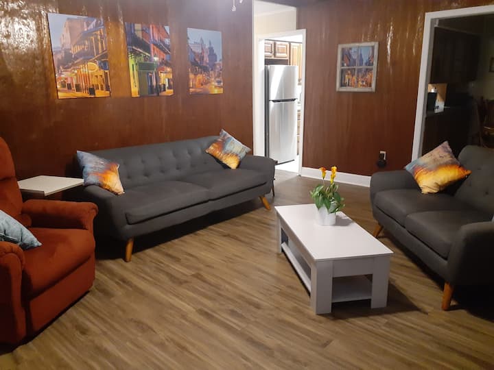 City Light's Metairie, 3,br.  Corporate Welcome - Metairie, LA