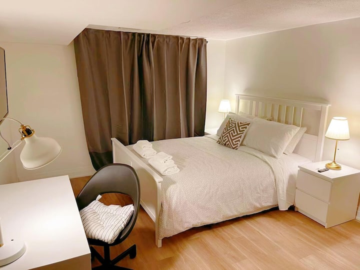 Serviced Family Unit With Ensuite Bathroom (E7) - Toronto