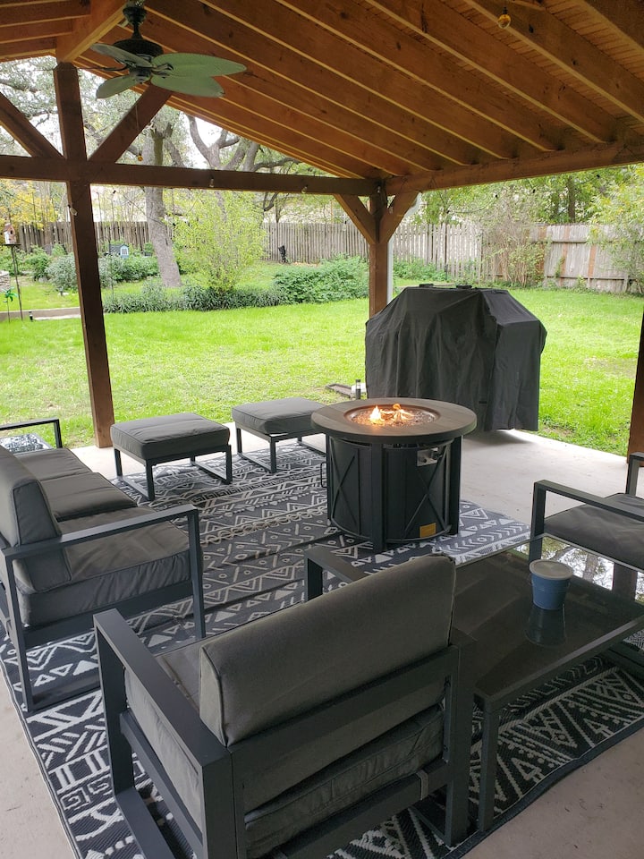 The Heart Of Johnson City 3bdr-relaxing Backyard! - Johnson City, TX