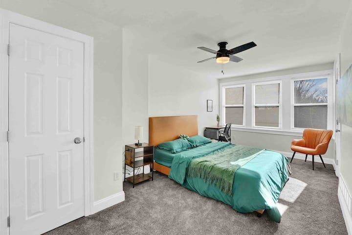 Centrally Located Room W/ Free Private Parking - Wilmington, DE