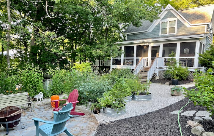 Charming Cottage On Goshorn Creek - Saugatuck, MI