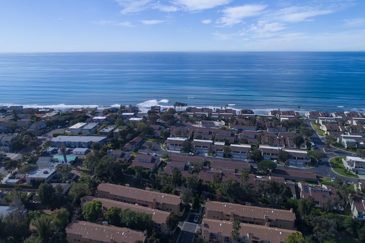 Upgraded Condo W/ Patio, Pool, & Walk To Beach! - Encinitas, CA