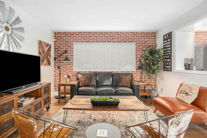 Modern-industrial Condo W/ Office - Atlanta, GA