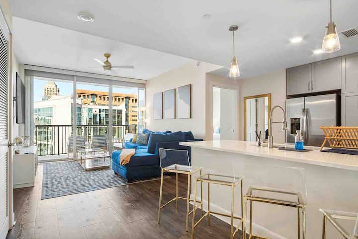 Modern Sun-filled 2br Apt W/ Spectacular Views - Atlanta, GA