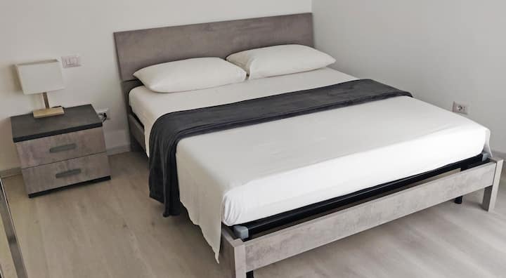 Londra Room - Stanza Ad Uso Privato Solo Ragazze - Parme