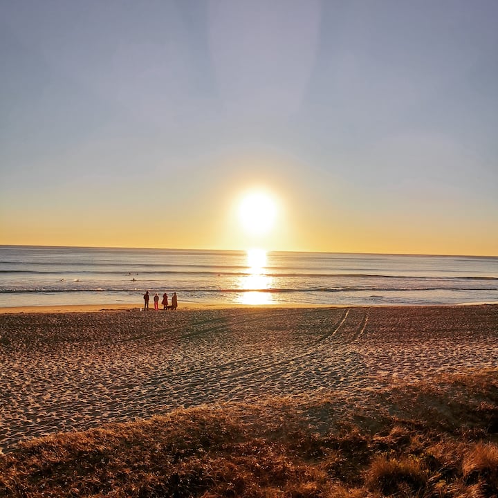 This Is The Palmy Place! *2 Mins Walk To Beach* - Coolangatta