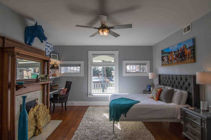 Triple Crown- Downtown Lex’s Premier Location - Lexington, KY
