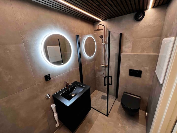 Moonlight Retreat - Tromsø