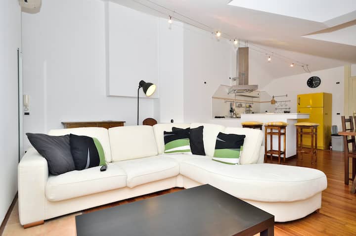 Cozy Attic In The City Center - Trieste, Italia