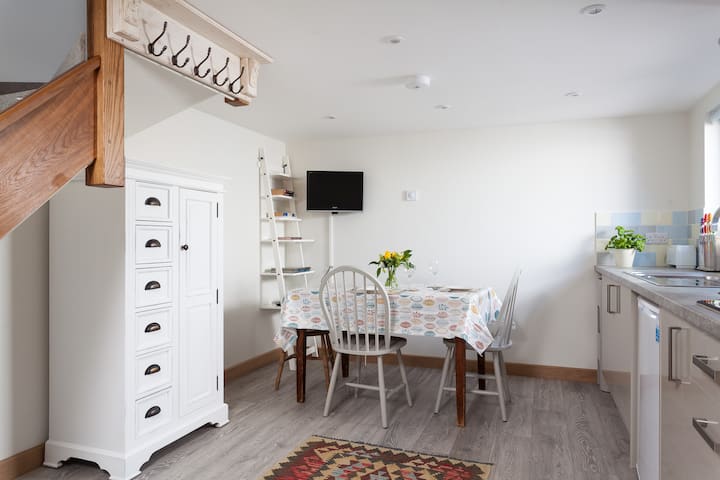 Hind Quarter Cottage, Biddenden, Ashford, Tn27 8jg - Tenterden