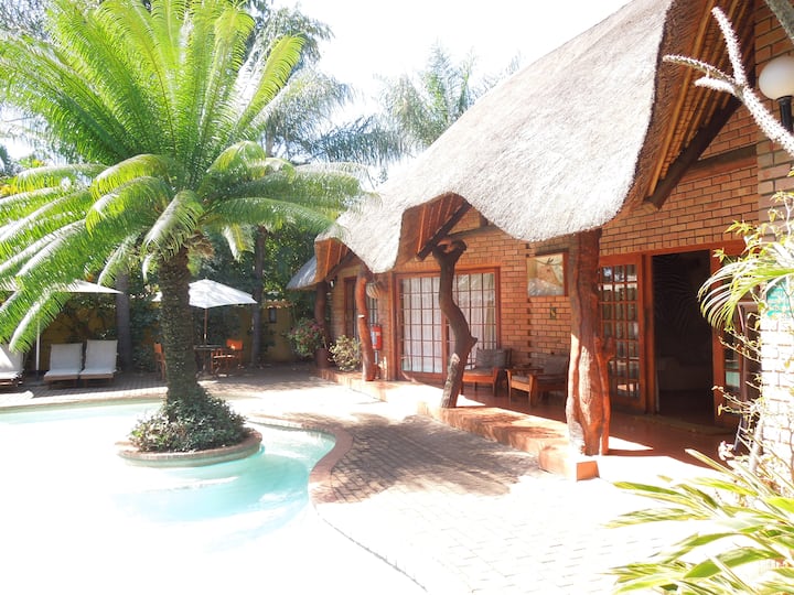 Trees Too Guest Lodge, Family Room For 4-2 Rooms - Komatipoort