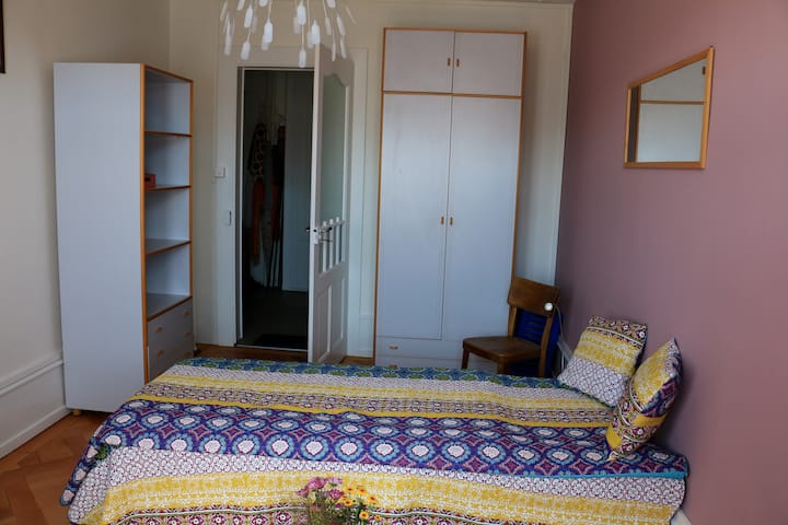 Centre Ville - Chambre Iris - Vue / Non Fumeur - La Chaux-de-Fonds