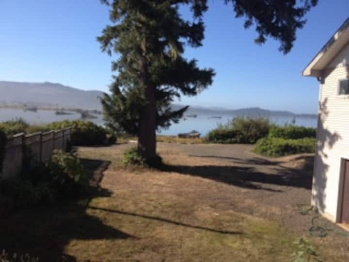 "The Landing" Cozy Charmer! - Lincoln City, OR