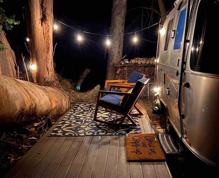 Airstream Facing The Woods - Santa Barbara, CA