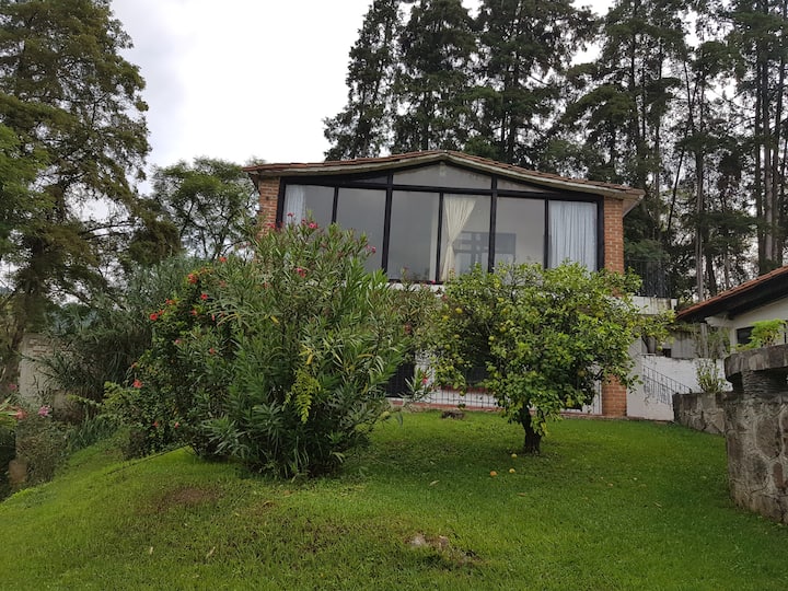 Casita Independiente Y Juegos En Jardín En Pueblo - Valle de Bravo