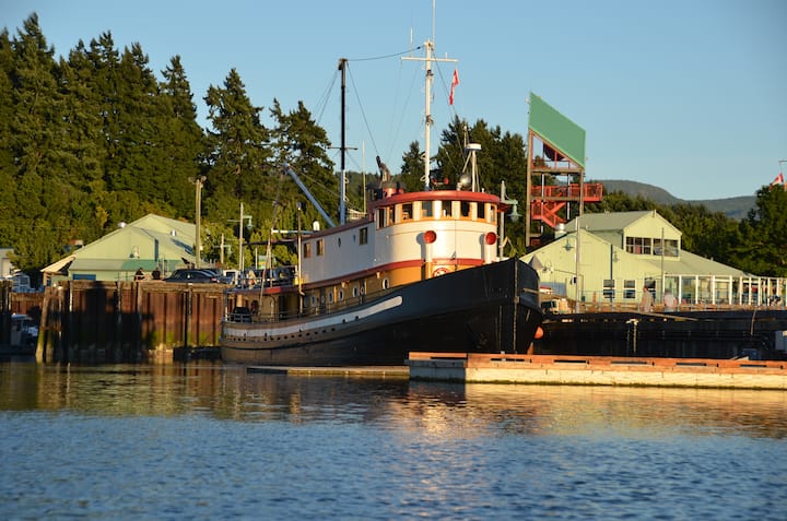 Swept Away Inn Our 100ft Tugboat - Port Alberni