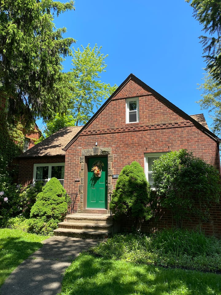 Outpatient Bungalow With First Fl Bed/bath - Cleveland, OH