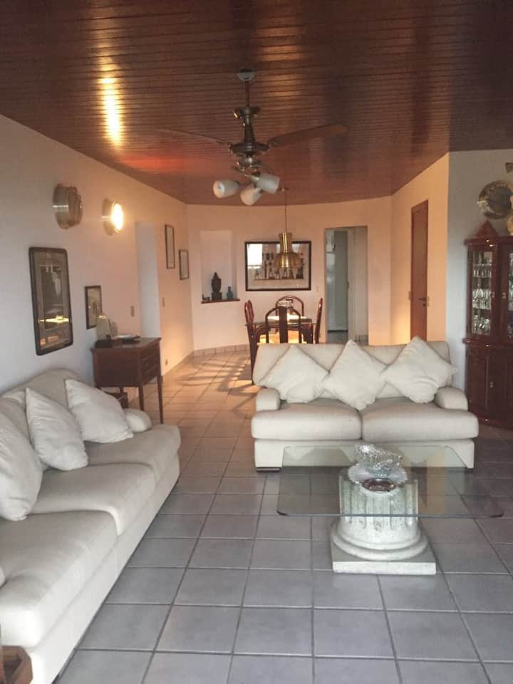 Praia Part. Guaruja, Cond Fechado, - Guarujá