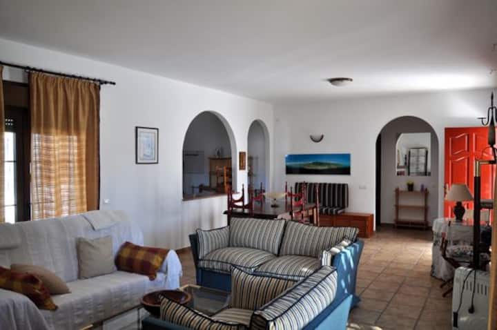 Nice Villa On The Second Line To The Beach - Estepona