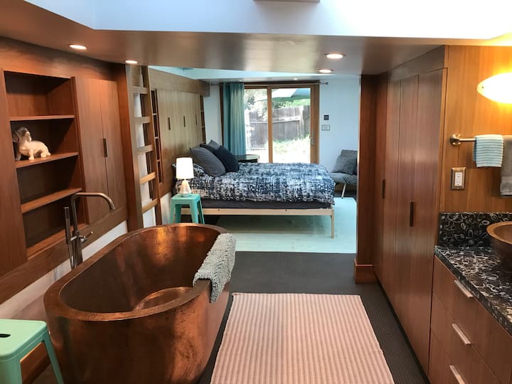 Topanga Canyon Dream Suite & Copper Healing Tub - Topanga, CA