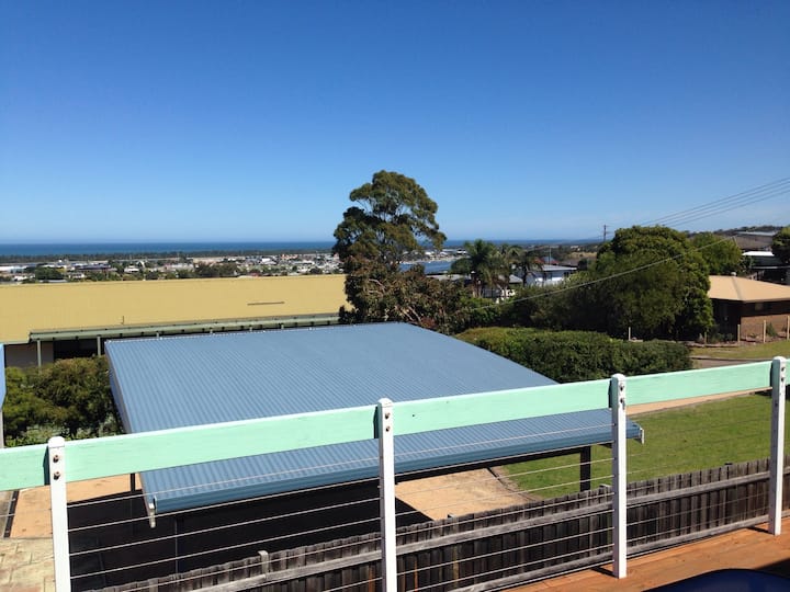 10 Grandview, Holiday House - Lakes Entrance