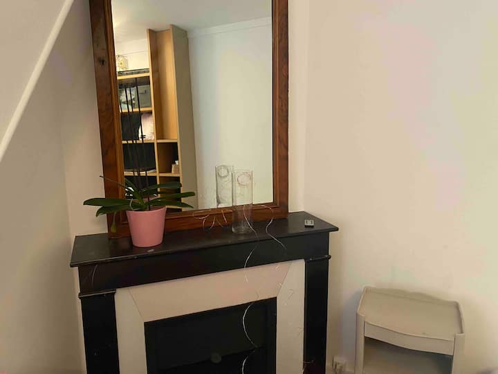 Petite Merveille Sous Les Toits , Avec Baignoire - Paris