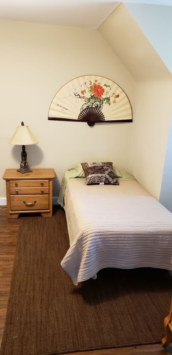 Downtown Abbey Family Suite - West Lafayette, IN
