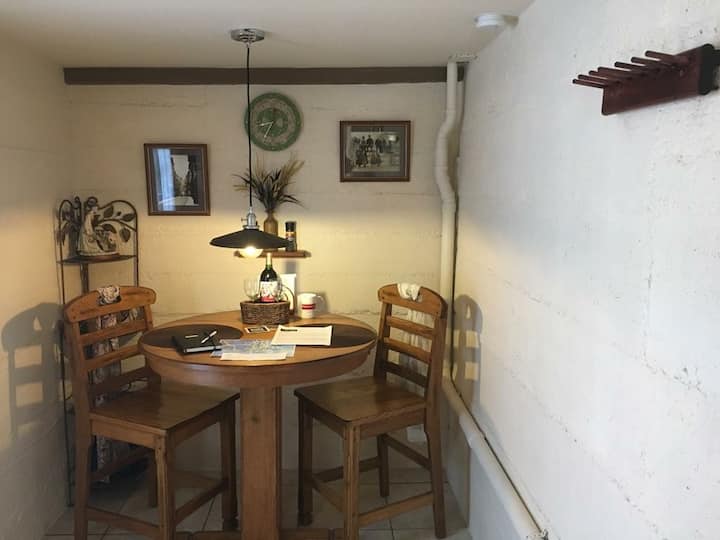 Hobbit Studio 217, Close To The Fun, Easy Parking! - Bisbee, AZ