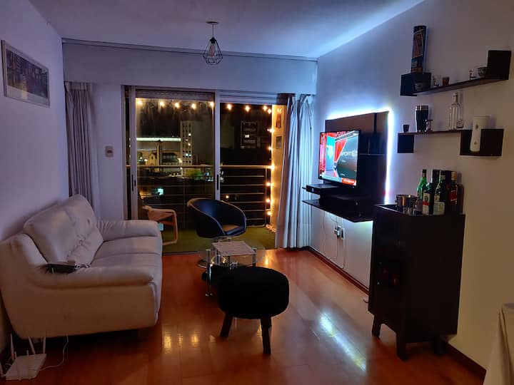 Apartamento Amplio, Con Dos Cuartos Muy Cómodos. Excelente Ubicación, A Pasos Del Estadio Centenario Y De La Terminal De Omnibus. Muy Cómodo Y Acojedor. - Montevideo