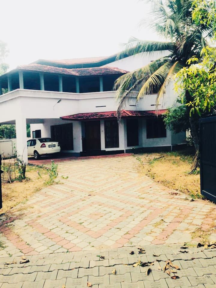 Large Group(upto 8 ) - Kollam