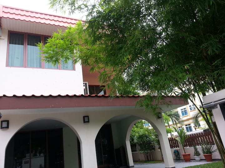 Spacious Room 5 (1+) Near Mrt In The East - Bedok